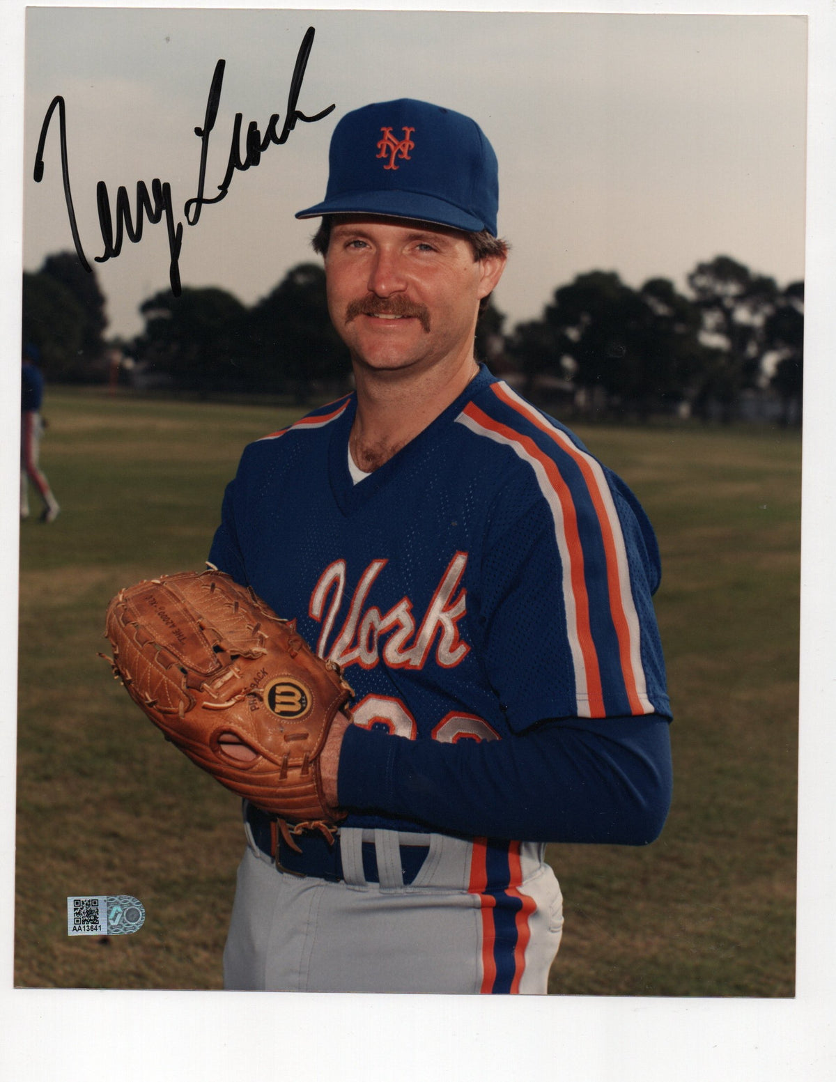 Terry Leach Signed 8x10 Photo (AIV AA13641) — RSA